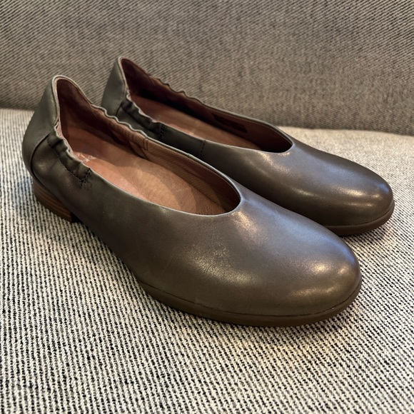Dansko | Shoes | Dansko Kira Olive Green Leather Slip On Flats Size Eu ...